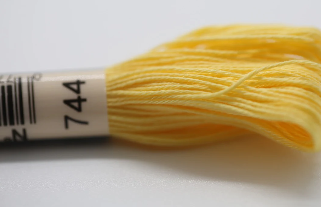 Tons de Amarelo Broder 25 DMC Broder 25 Amarelo 744